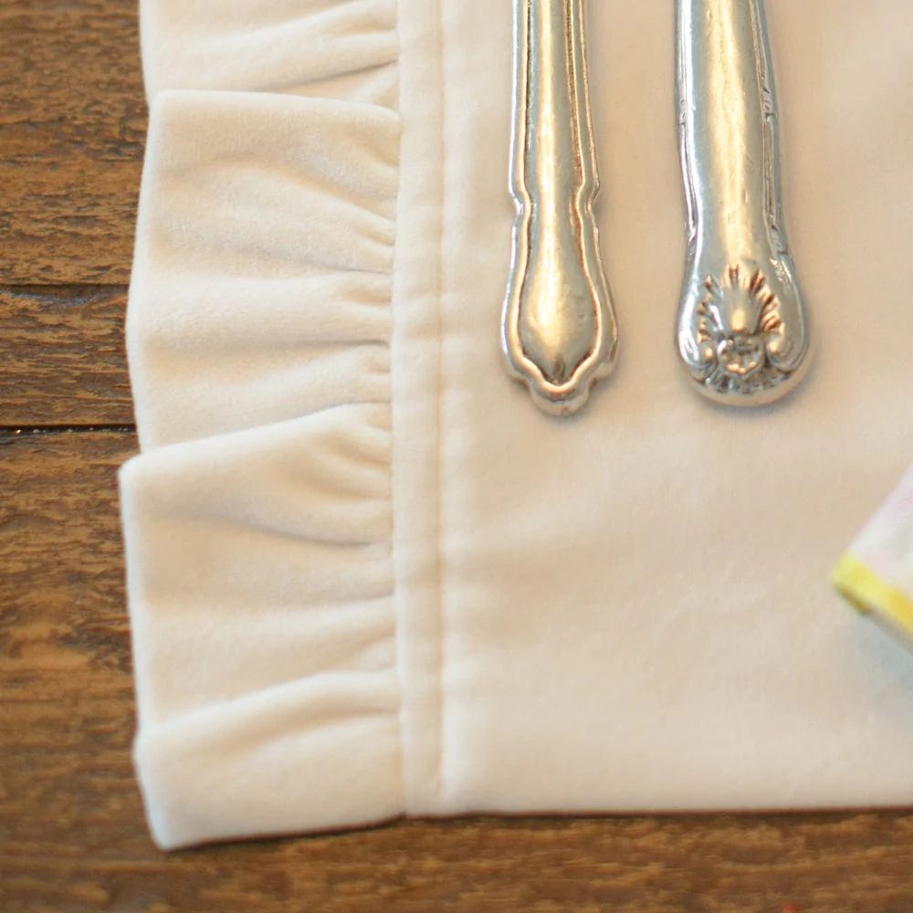 Arte Italica Rectangle, Velvet Cream, Ruffle 14" x 20" Placemat ...